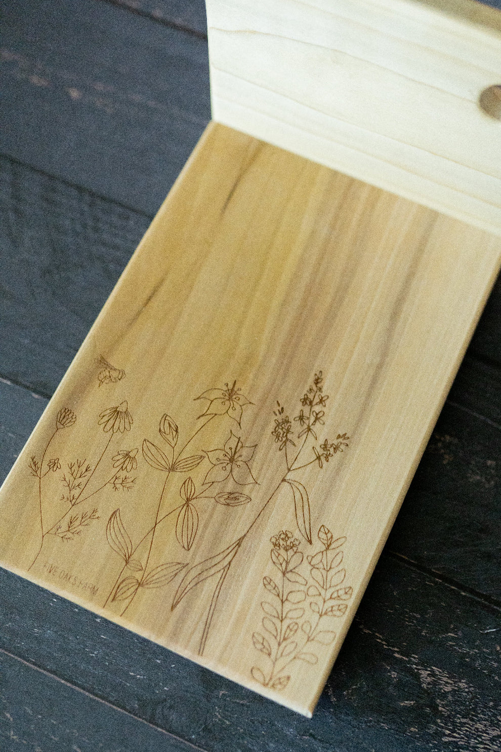 Vertical Cutting Board – Five Oaks Farm